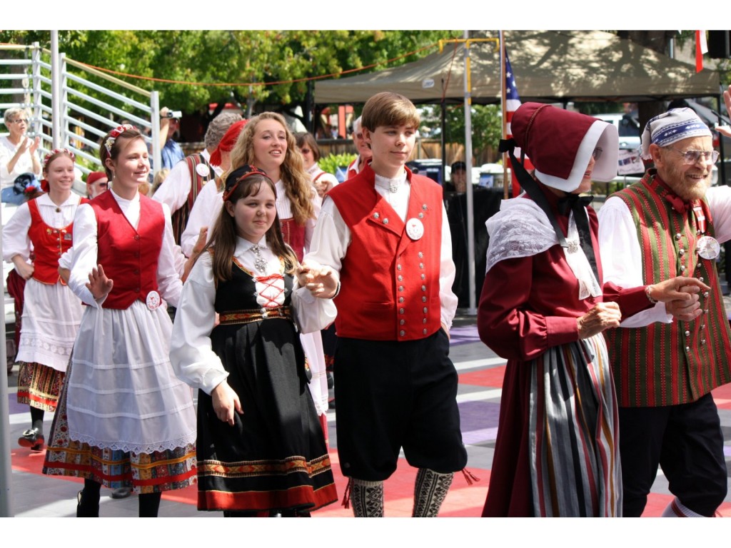 2011-Danish-Days-Dancers - Solvang Danish Days